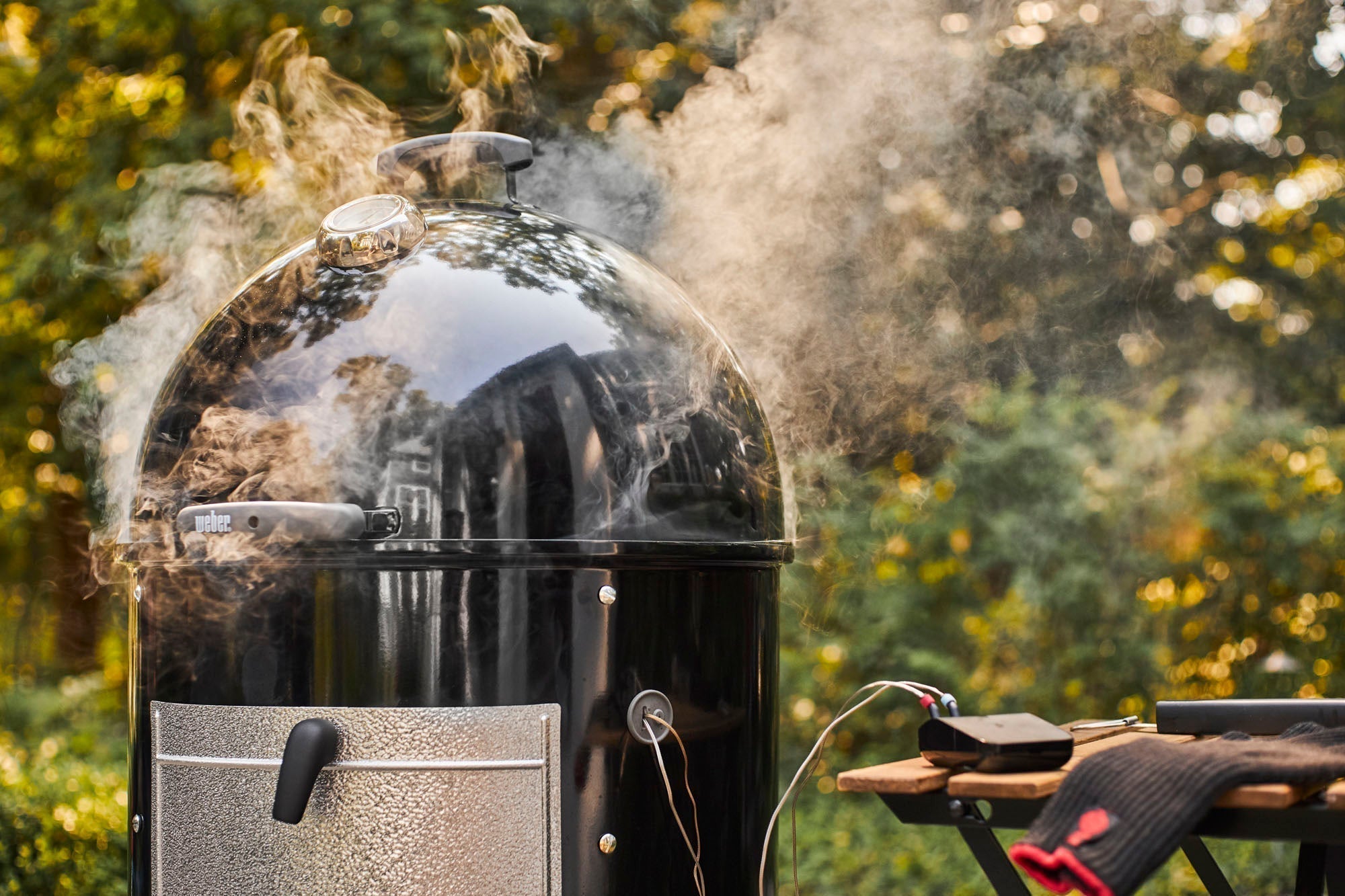 How to Smoke Food on a Weber 57cm Master-Touch or Weber Smokey Mountain ...